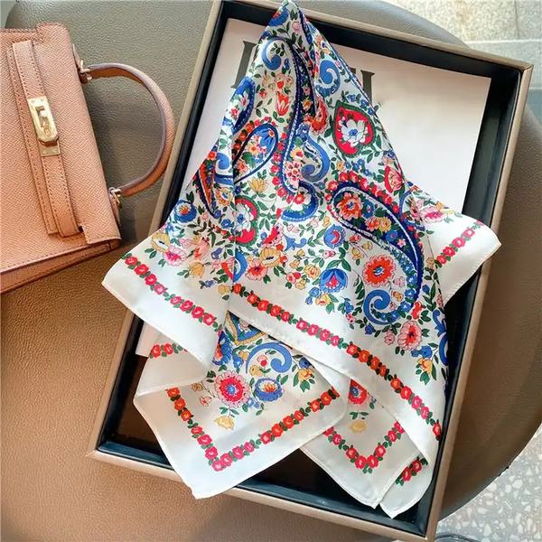 «Hvit Paisley med farger» | Silkeskjerf | 100 % Silke (53 x 53 cm ...